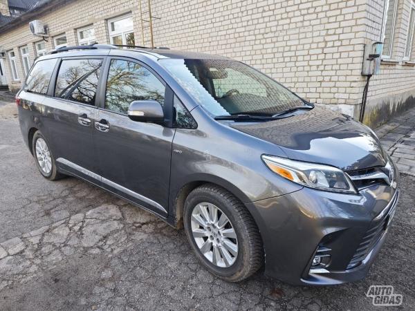 Pelēks Toyota Sienna 2015 Viļņa, ar dzinēja tilpumu 3.50 L un nobraukumu 190 tūkst. km par 17500 €, foto 2 vietnē AUTOMOTO.COM.LV