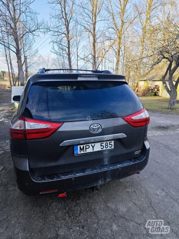 Pelēks Toyota Sienna 2015 Viļņa, ar dzinēja tilpumu 3.50 L un nobraukumu 190 tūkst. km par 17500 €, foto 3 vietnē AUTOMOTO.COM.LV