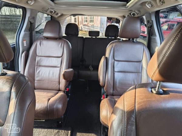 Pelēks Toyota Sienna 2015 Viļņa, ar dzinēja tilpumu 3.50 L un nobraukumu 190 tūkst. km par 17500 €, foto 7 vietnē AUTOMOTO.COM.LV