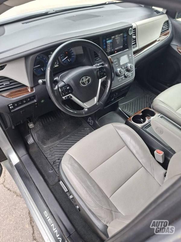 Grey Toyota Sienna 2015 in Kaunas, with an engine capacity of 3.50 L and mileage of 200 thousand km for 17999 €, photo 8 on AUTOMOTO.COM.LV