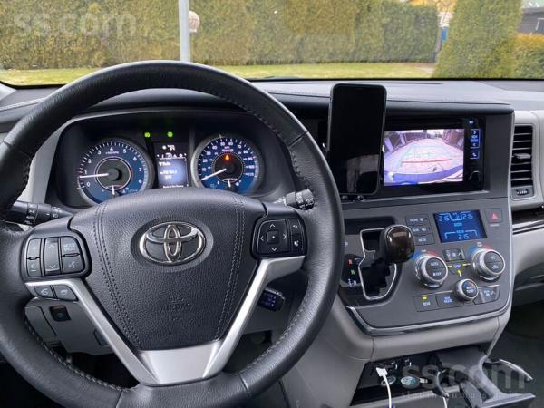 Grey Toyota Sienna 2016 in Riga, with an engine capacity of 3.50 L and mileage of 106 thousand km for 22500 €, photo 5 on AUTOMOTO.COM.LV