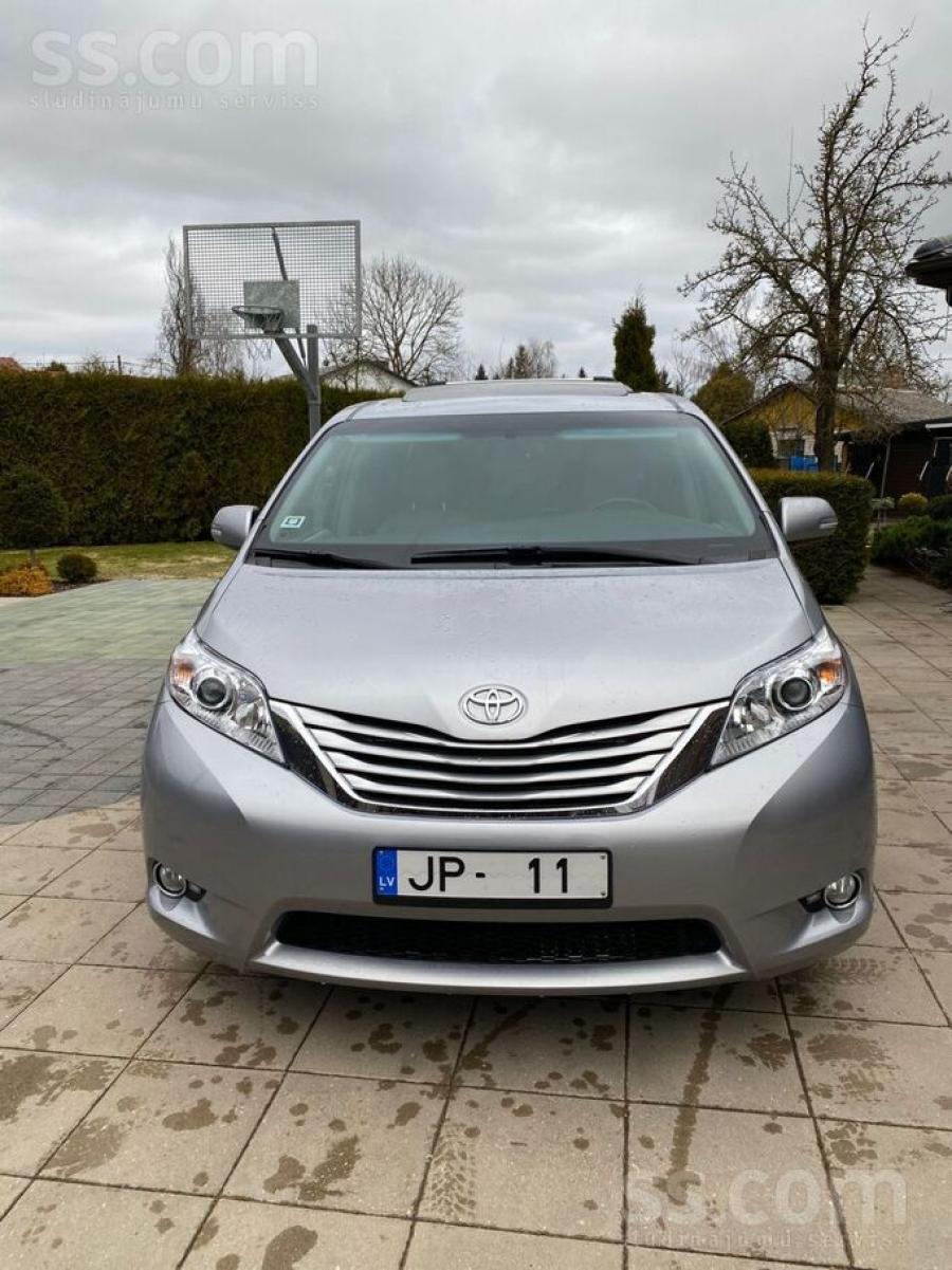 Grey Toyota Sienna 2016 in Riga, with an engine capacity of 3.50 L and mileage of 106 thousand km for 22500 €, photo 1 on AUTOMOTO.COM.LV