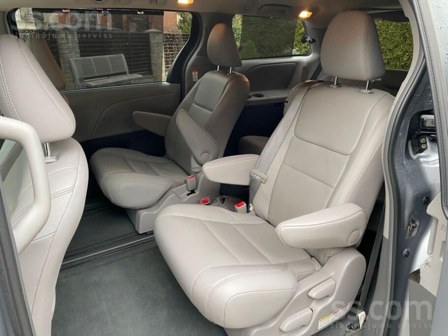 Grey Toyota Sienna 2016 in Riga, with an engine capacity of 3.50 L and mileage of 106 thousand km for 22500 €, photo 3 on AUTOMOTO.COM.LV
