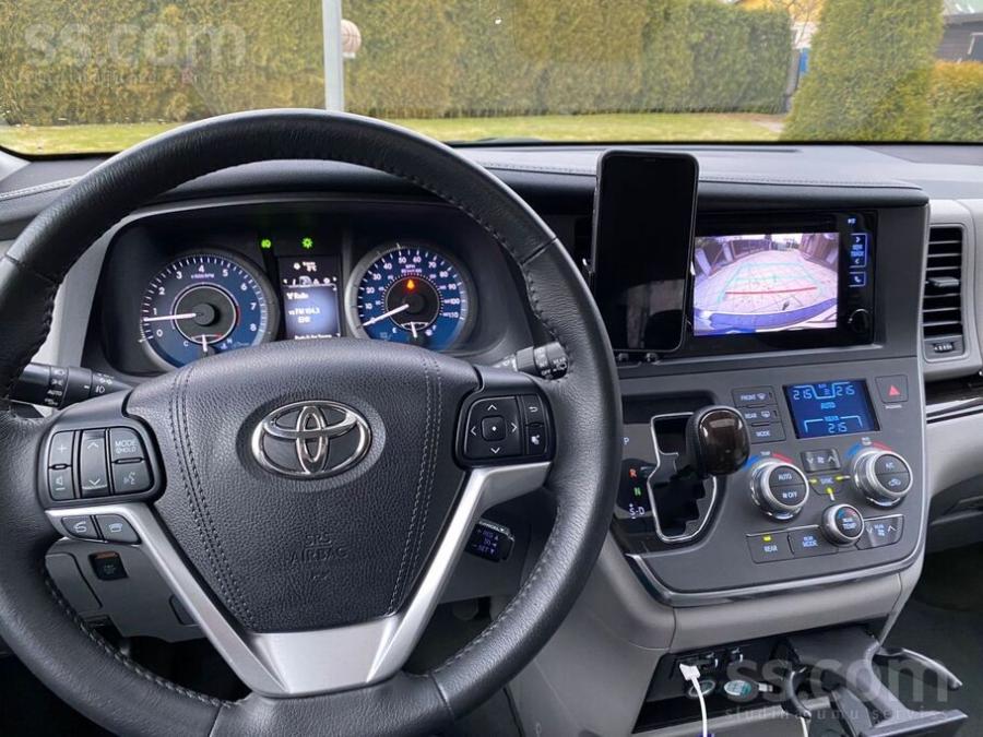 Grey Toyota Sienna 2016 in Riga, with an engine capacity of 3.50 L and mileage of 106 thousand km for 22500 €, photo 6 on AUTOMOTO.COM.LV