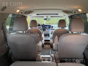 Grey Toyota Sienna 2016 in Riga, with an engine capacity of 3.50 L and mileage of 106 thousand km for 22500 €, photo 7 on AUTOMOTO.COM.LV