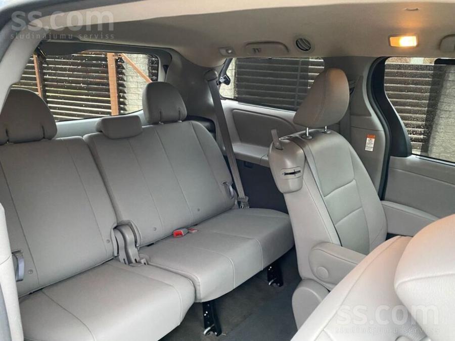 Grey Toyota Sienna 2016 in Riga, with an engine capacity of 3.50 L and mileage of 106 thousand km for 22500 €, photo 10 on AUTOMOTO.COM.LV