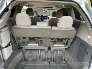 Grey Toyota Sienna 2016 in Riga, with an engine capacity of 3.50 L and mileage of 106 thousand km for 22500 €, photo 11 on AUTOMOTO.COM.LV