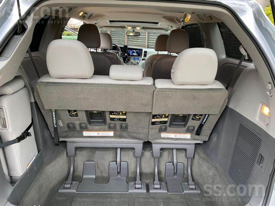 Grey Toyota Sienna 2016 in Riga, with an engine capacity of 3.50 L and mileage of 106 thousand km for 22500 €, photo 11 on AUTOMOTO.COM.LV