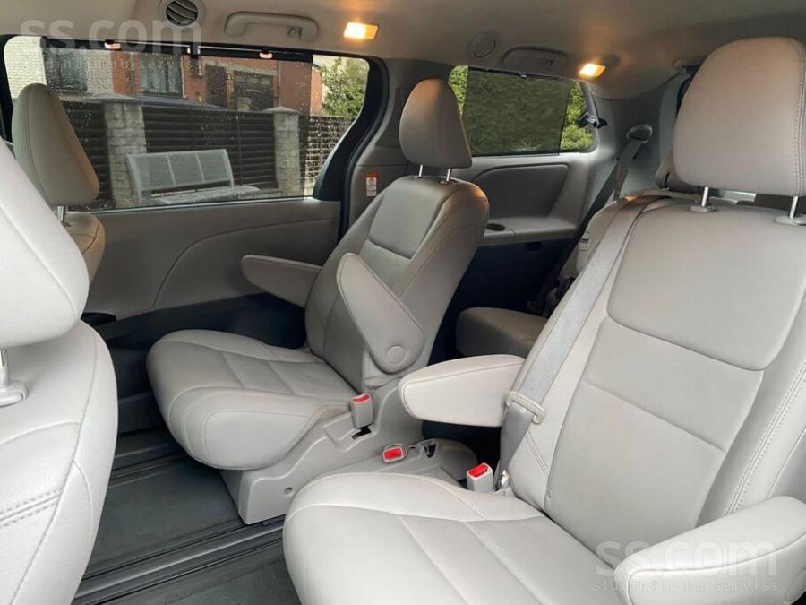 Grey Toyota Sienna 2016 in Riga, with an engine capacity of 3.50 L and mileage of 106 thousand km for 22500 €, photo 13 on AUTOMOTO.COM.LV