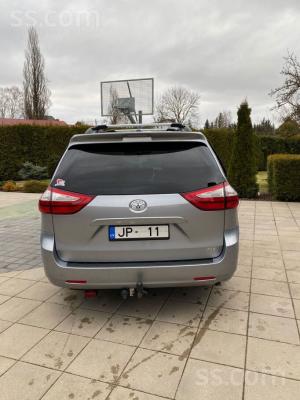 Grey Toyota Sienna 2016 in Riga, with an engine capacity of 3.50 L and mileage of 106 thousand km for 22500 €, photo 14 on AUTOMOTO.COM.LV