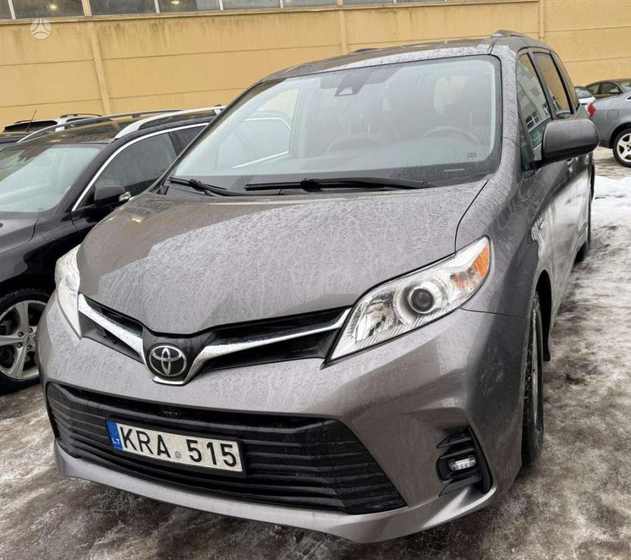 Pelēks Toyota Sienna 2018 Kauņa, ar dzinēja tilpumu 3.46 L un nobraukumu 118 tūkst. km par 18000 €, foto 1 vietnē AUTOMOTO.COM.LV