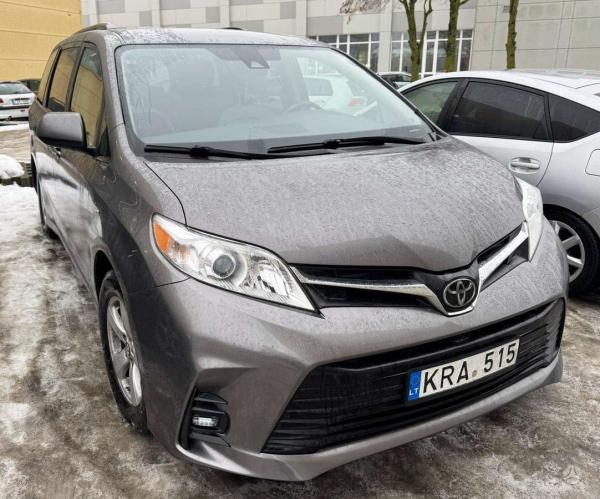 Pelēks Toyota Sienna 2018 Kauņa, ar dzinēja tilpumu 3.46 L un nobraukumu 118 tūkst. km par 18000 €, foto 2 vietnē AUTOMOTO.COM.LV