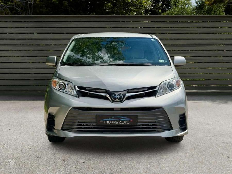 Grey Toyota Sienna 2020 in Siauliai, with an engine capacity of 3.50 L and mileage of 145 thousand km for 17500 €, photo 3 on AUTOMOTO.COM.LV
