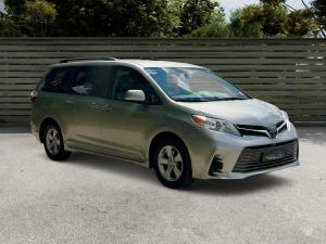 Grey Toyota Sienna 2020 in Siauliai, with an engine capacity of 3.50 L and mileage of 145 thousand km for 17500 €, photo 4 on AUTOMOTO.COM.LV