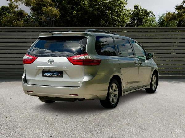 Grey Toyota Sienna 2020 in Siauliai, with an engine capacity of 3.50 L and mileage of 145 thousand km for 17500 €, photo 4 on AUTOMOTO.COM.LV