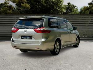 Grey Toyota Sienna 2020 in Siauliai, with an engine capacity of 3.50 L and mileage of 145 thousand km for 17500 €, photo 5 on AUTOMOTO.COM.LV