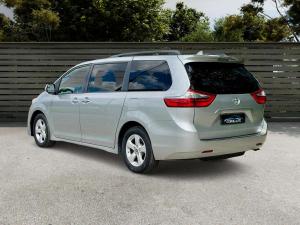 Grey Toyota Sienna 2020 in Siauliai, with an engine capacity of 3.50 L and mileage of 145 thousand km for 17500 €, photo 7 on AUTOMOTO.COM.LV