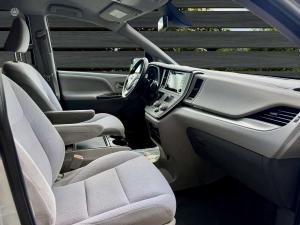 Grey Toyota Sienna 2020 in Siauliai, with an engine capacity of 3.50 L and mileage of 145 thousand km for 17500 €, photo 8 on AUTOMOTO.COM.LV