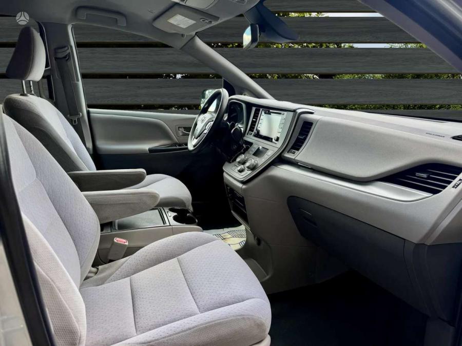 Grey Toyota Sienna 2020 in Siauliai, with an engine capacity of 3.50 L and mileage of 145 thousand km for 17500 €, photo 8 on AUTOMOTO.COM.LV