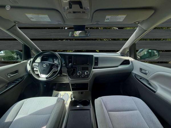 Grey Toyota Sienna 2020 in Siauliai, with an engine capacity of 3.50 L and mileage of 145 thousand km for 17500 €, photo 9 on AUTOMOTO.COM.LV