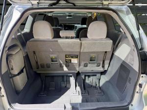 Grey Toyota Sienna 2020 in Siauliai, with an engine capacity of 3.50 L and mileage of 145 thousand km for 17500 €, photo 14 on AUTOMOTO.COM.LV
