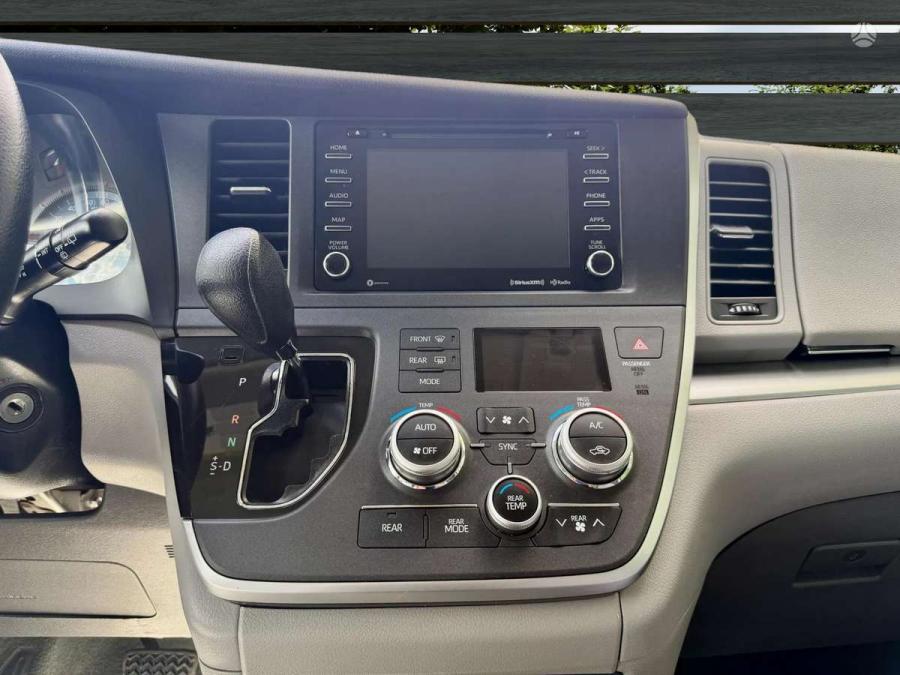Grey Toyota Sienna 2020 in Siauliai, with an engine capacity of 3.50 L and mileage of 145 thousand km for 17500 €, photo 15 on AUTOMOTO.COM.LV