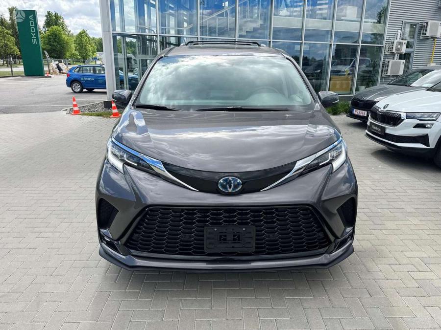 Pelēks Toyota Sienna 2022 Šauļi, ar dzinēja tilpumu 2.50 L un nobraukumu 44 tūkst. km par 47900 €, foto 3 vietnē AUTOMOTO.COM.LV