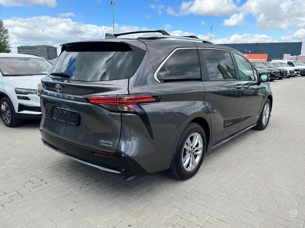 Pelēks Toyota Sienna 2022 Šauļi, ar dzinēja tilpumu 2.50 L un nobraukumu 44 tūkst. km par 47900 €, foto 4 vietnē AUTOMOTO.COM.LV
