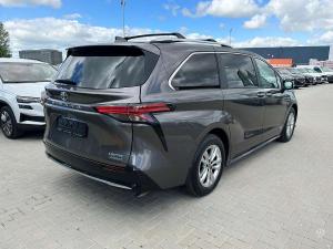 Pelēks Toyota Sienna 2022 Šauļi, ar dzinēja tilpumu 2.50 L un nobraukumu 44 tūkst. km par 47900 €, foto 5 vietnē AUTOMOTO.COM.LV