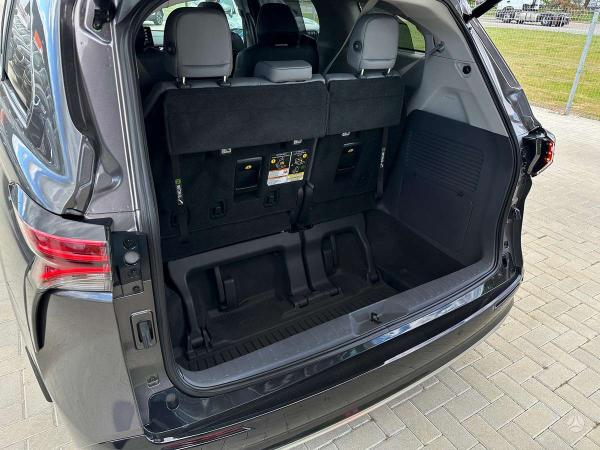 Pelēks Toyota Sienna 2022 Šauļi, ar dzinēja tilpumu 2.50 L un nobraukumu 44 tūkst. km par 47900 €, foto 7 vietnē AUTOMOTO.COM.LV