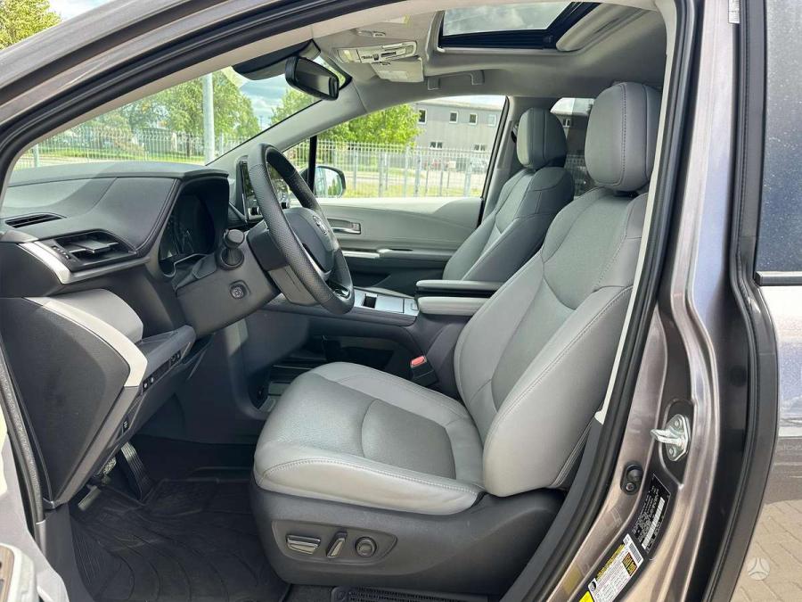 Pelēks Toyota Sienna 2022 Šauļi, ar dzinēja tilpumu 2.50 L un nobraukumu 44 tūkst. km par 47900 €, foto 17 vietnē AUTOMOTO.COM.LV