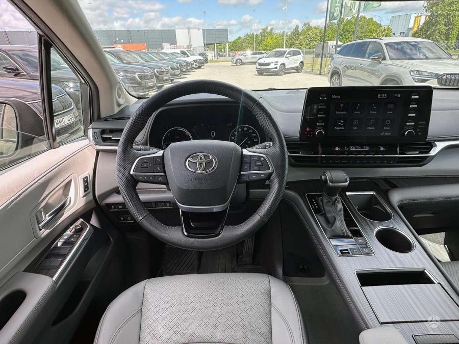 Pelēks Toyota Sienna 2022 Šauļi, ar dzinēja tilpumu 2.50 L un nobraukumu 44 tūkst. km par 47900 €, foto 21 vietnē AUTOMOTO.COM.LV