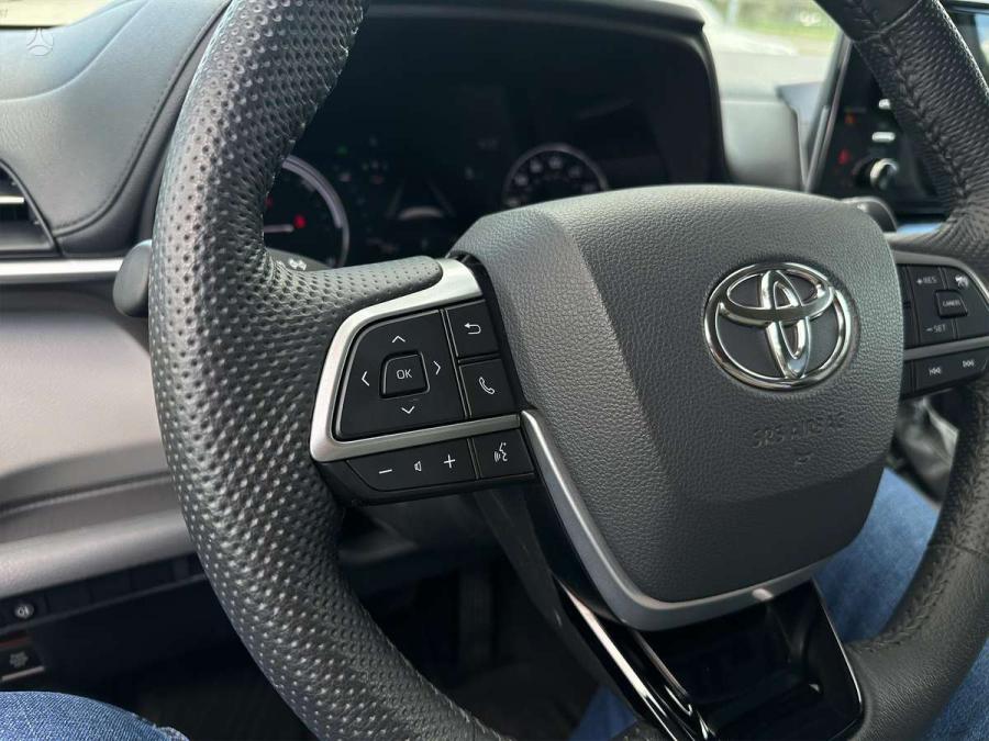 Pelēks Toyota Sienna 2022 Šauļi, ar dzinēja tilpumu 2.50 L un nobraukumu 44 tūkst. km par 47900 €, foto 24 vietnē AUTOMOTO.COM.LV