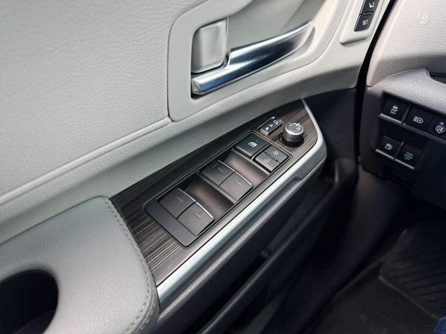 Pelēks Toyota Sienna 2022 Šauļi, ar dzinēja tilpumu 2.50 L un nobraukumu 44 tūkst. km par 47900 €, foto 34 vietnē AUTOMOTO.COM.LV