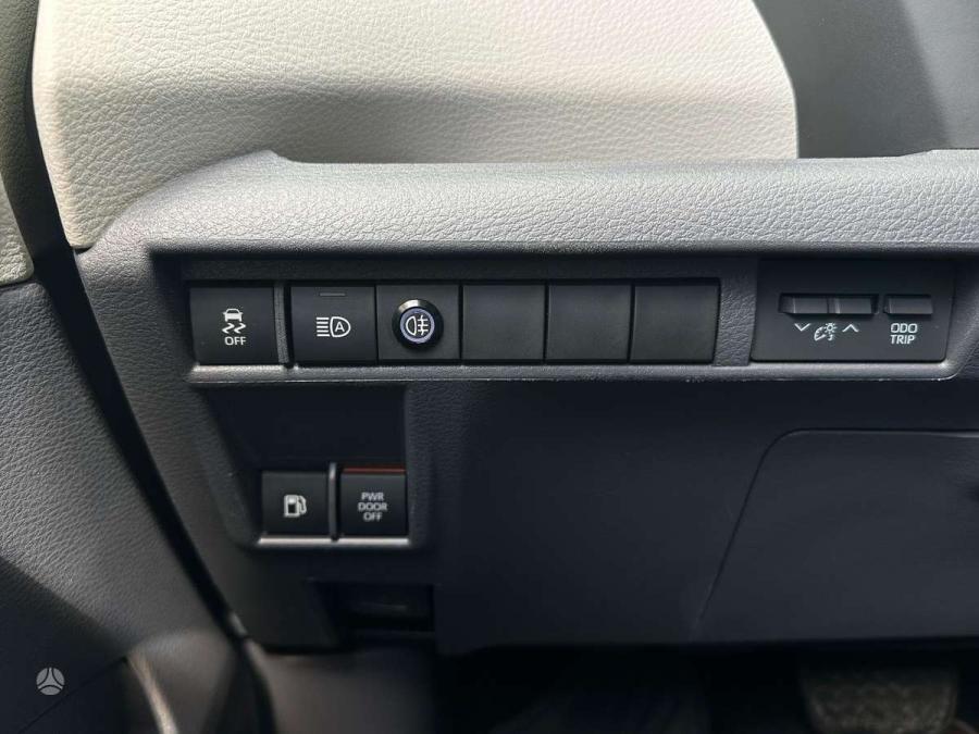 Pelēks Toyota Sienna 2022 Šauļi, ar dzinēja tilpumu 2.50 L un nobraukumu 44 tūkst. km par 47900 €, foto 35 vietnē AUTOMOTO.COM.LV