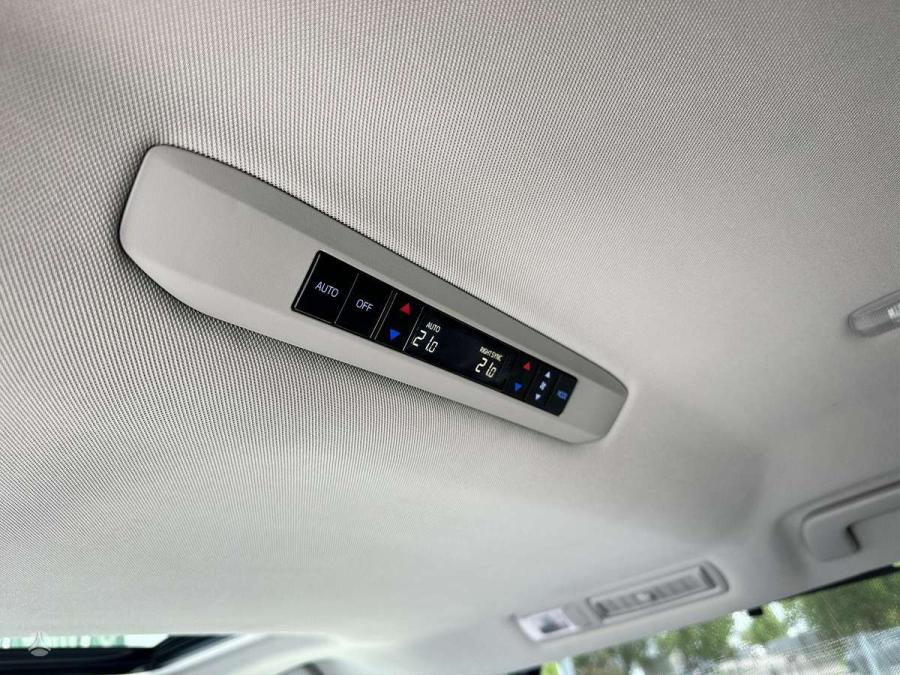 Pelēks Toyota Sienna 2022 Šauļi, ar dzinēja tilpumu 2.50 L un nobraukumu 44 tūkst. km par 47900 €, foto 38 vietnē AUTOMOTO.COM.LV