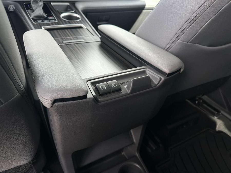 Pelēks Toyota Sienna 2022 Šauļi, ar dzinēja tilpumu 2.50 L un nobraukumu 44 tūkst. km par 47900 €, foto 39 vietnē AUTOMOTO.COM.LV