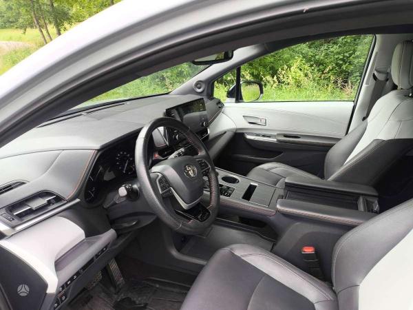 Pelēks Toyota Sienna 2023 Viļņa, ar dzinēja tilpumu 2.50 L un nobraukumu 121 tūkst. km par 44770 €, foto 9 vietnē AUTOMOTO.COM.LV