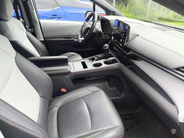 Pelēks Toyota Sienna 2023 Viļņa, ar dzinēja tilpumu 2.50 L un nobraukumu 121 tūkst. km par 44770 €, foto 10 vietnē AUTOMOTO.COM.LV