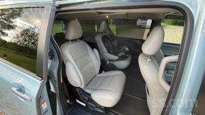 Toyota Sienna 2015 in Riga, with an engine capacity of 3.50 L and mileage of 323 thousand km for 13200 €, photo 5 on AUTOMOTO.COM.LV