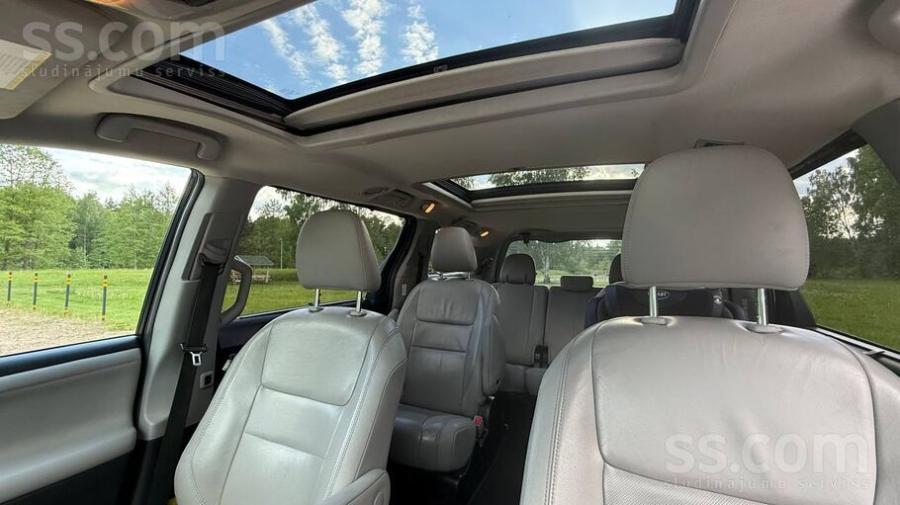 Toyota Sienna 2015 in Riga, with an engine capacity of 3.50 L and mileage of 323 thousand km for 13200 €, photo 8 on AUTOMOTO.COM.LV