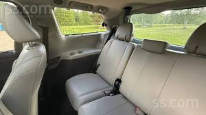 Toyota Sienna 2015 in Riga, with an engine capacity of 3.50 L and mileage of 323 thousand km for 13200 €, photo 10 on AUTOMOTO.COM.LV