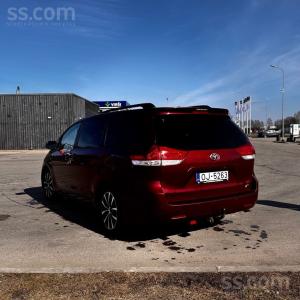 Red Toyota Sienna 2013 in Riga, with an engine capacity of 3.50 L and mileage of 288 thousand km for 11900 €, photo 7 on AUTOMOTO.COM.LV
