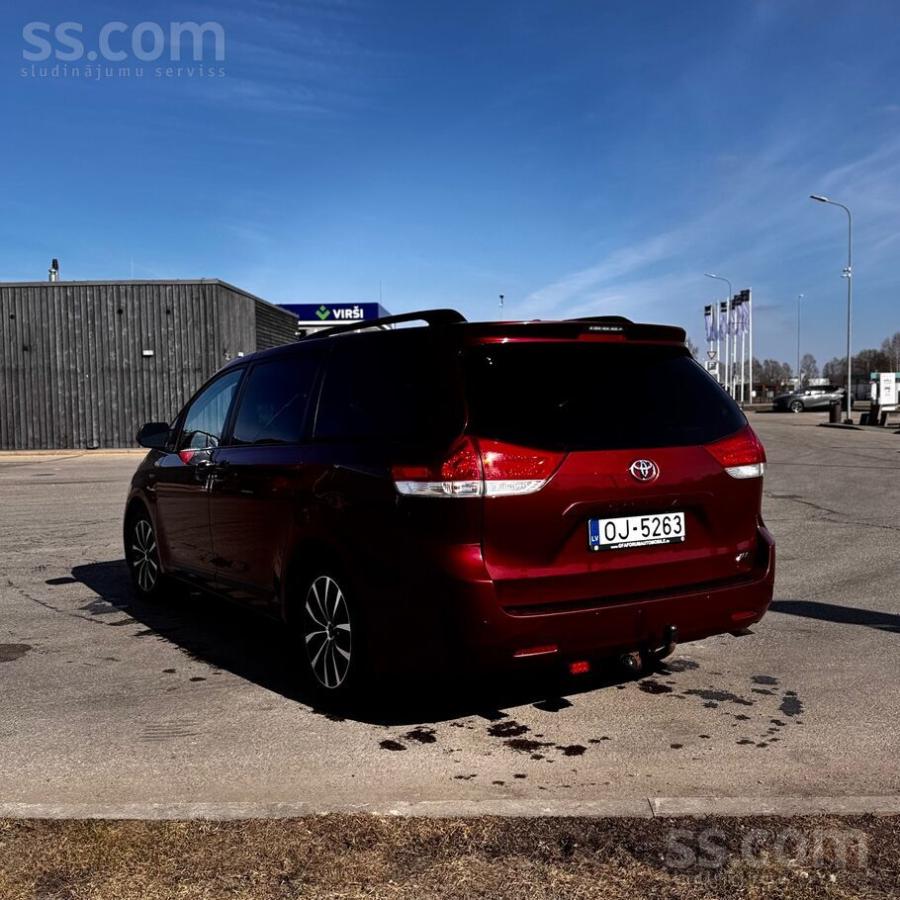 Red Toyota Sienna 2013 in Riga, with an engine capacity of 3.50 L and mileage of 288 thousand km for 11900 €, photo 7 on AUTOMOTO.COM.LV
