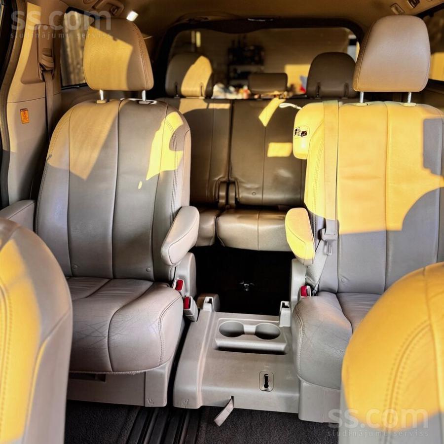 Red Toyota Sienna 2013 in Riga, with an engine capacity of 3.50 L and mileage of 288 thousand km for 11900 €, photo 13 on AUTOMOTO.COM.LV