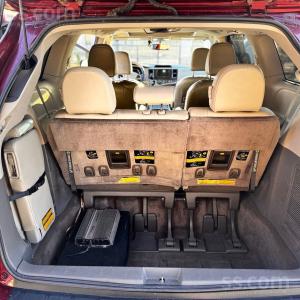 Red Toyota Sienna 2013 in Riga, with an engine capacity of 3.50 L and mileage of 288 thousand km for 11900 €, photo 14 on AUTOMOTO.COM.LV