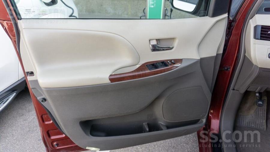 Sarkans Toyota Sienna 2013 Rīga, ar dzinēja tilpumu 3.50 L un nobraukumu 185 tūkst. km par 9490 €, foto 30 vietnē AUTOMOTO.COM.LV