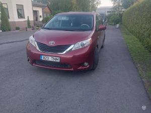 Red Toyota Sienna 2013 in Tallinn, with an engine capacity of 3.50 L and mileage of 136 thousand km for 9000 €, photo  on AUTOMOTO.COM.LV