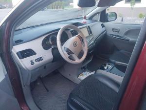 Red Toyota Sienna 2013 in Tallinn, with an engine capacity of 3.50 L and mileage of 136 thousand km for 9000 €, photo 6 on AUTOMOTO.COM.LV