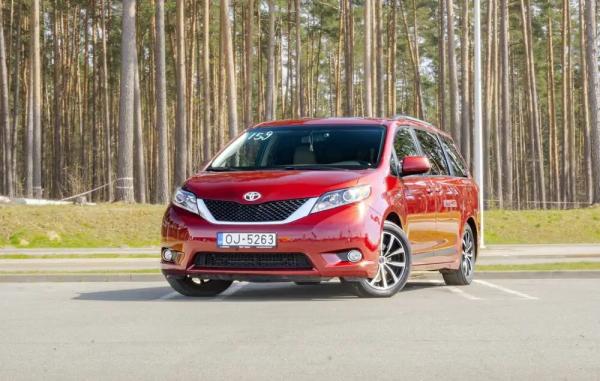 Red Toyota Sienna 2013 in Riga, with an engine capacity of 3.50 L and mileage of 185 thousand km for 8590 €, photo 1 on AUTOMOTO.COM.LV